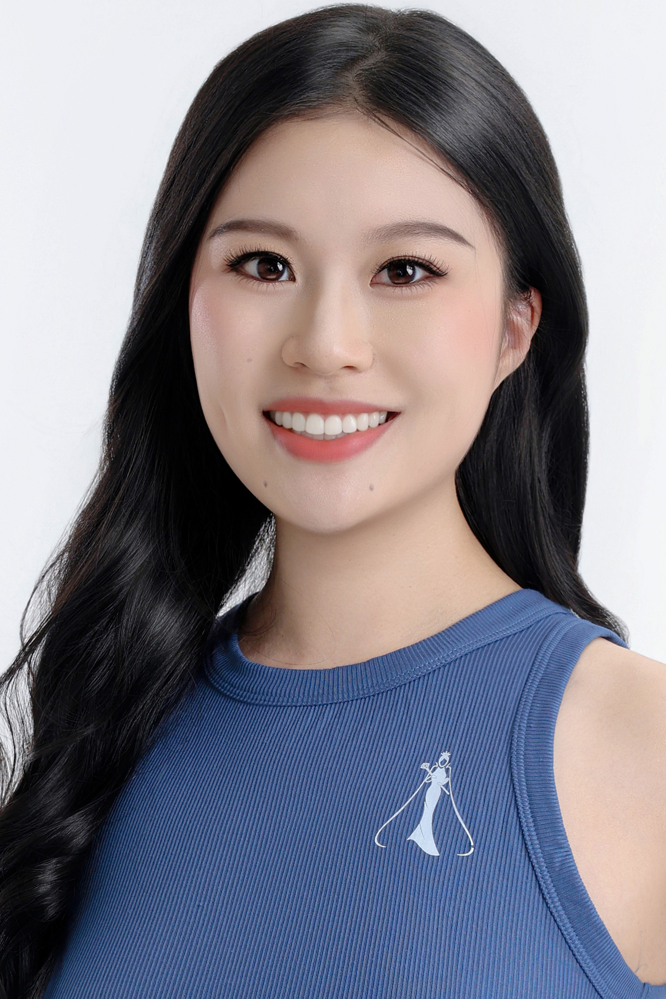 8. Stephanie Li 李馨